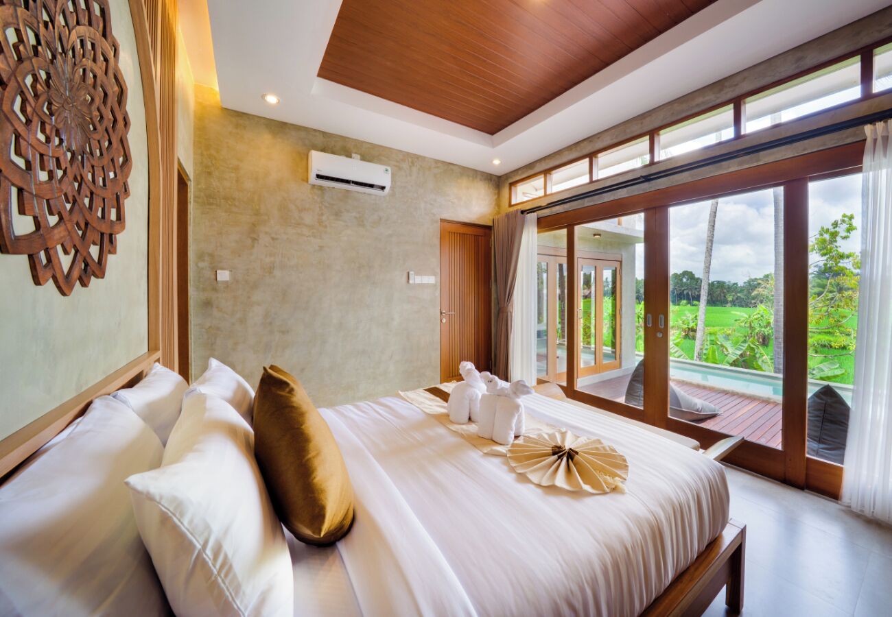 Suite de Luxo, vista para a piscina | Secretária, Wi-fi grátis 
