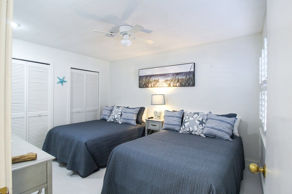 Charming lakefront condo on Siesta Key - GBB 1291 - Siesta Key | Vrbo