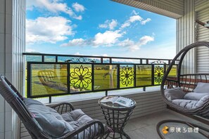 Quarto Quádruplo Panorâmico, varanda, vista para a montanha | Terraço/pátio interior