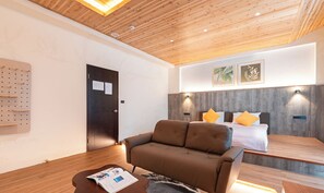 Quarto Duplo Deluxe, varanda | Secretária, secretária adequada para computadores portáteis 