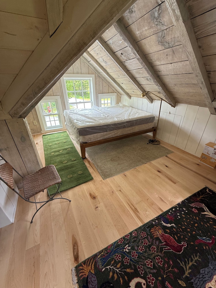 Enchanting barn with E Dover with 50 mile view - East Dover | Stayz