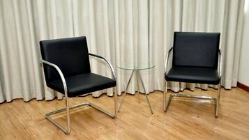 Quarto Duplo Premium, Vista para a cidade | Sala de estar