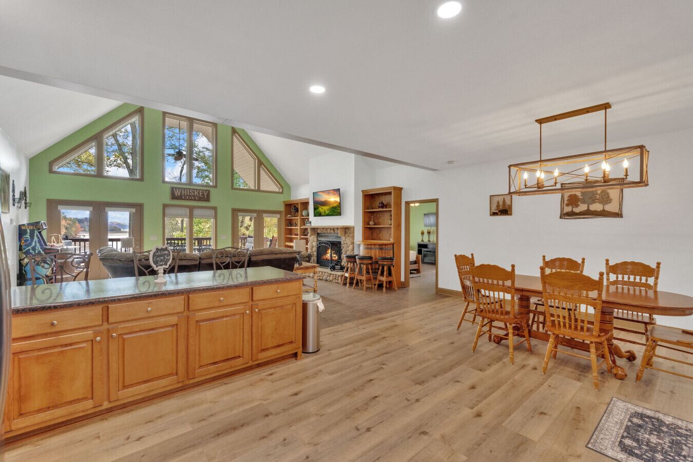 Whiskey Cove: Lakefront, 2 Fireplaces, 2 Firepits - White Pine, TN