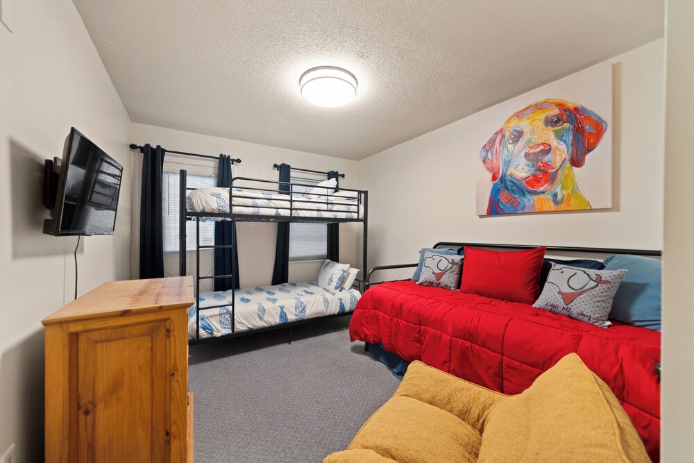 Main Channel on Lake Hamilton, 3 KING Bedrooms, Bunk Room, Game Room ...