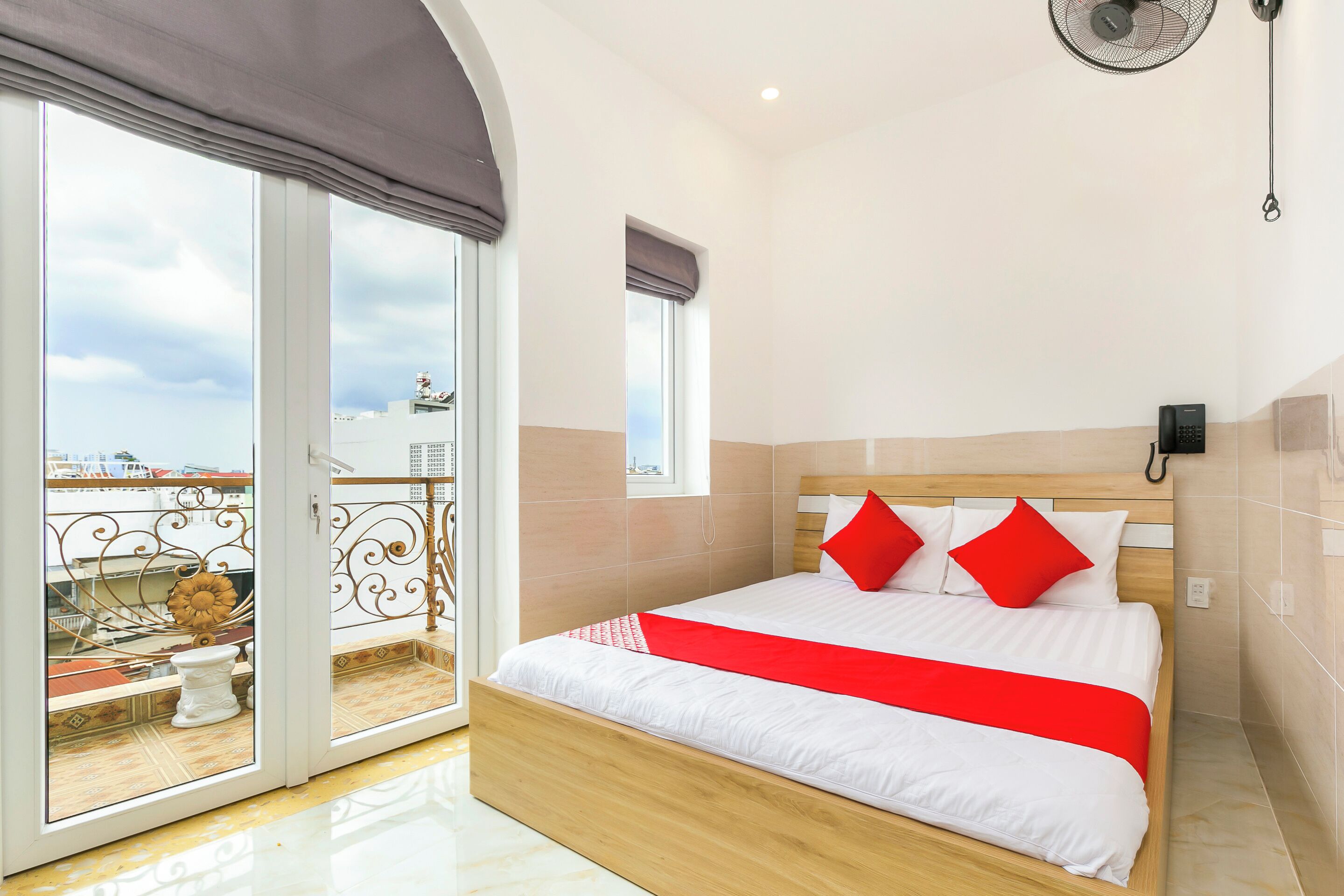 Quarto Duplo Deluxe | Secretária, Wi-fi grátis, roupa de cama fornecida 