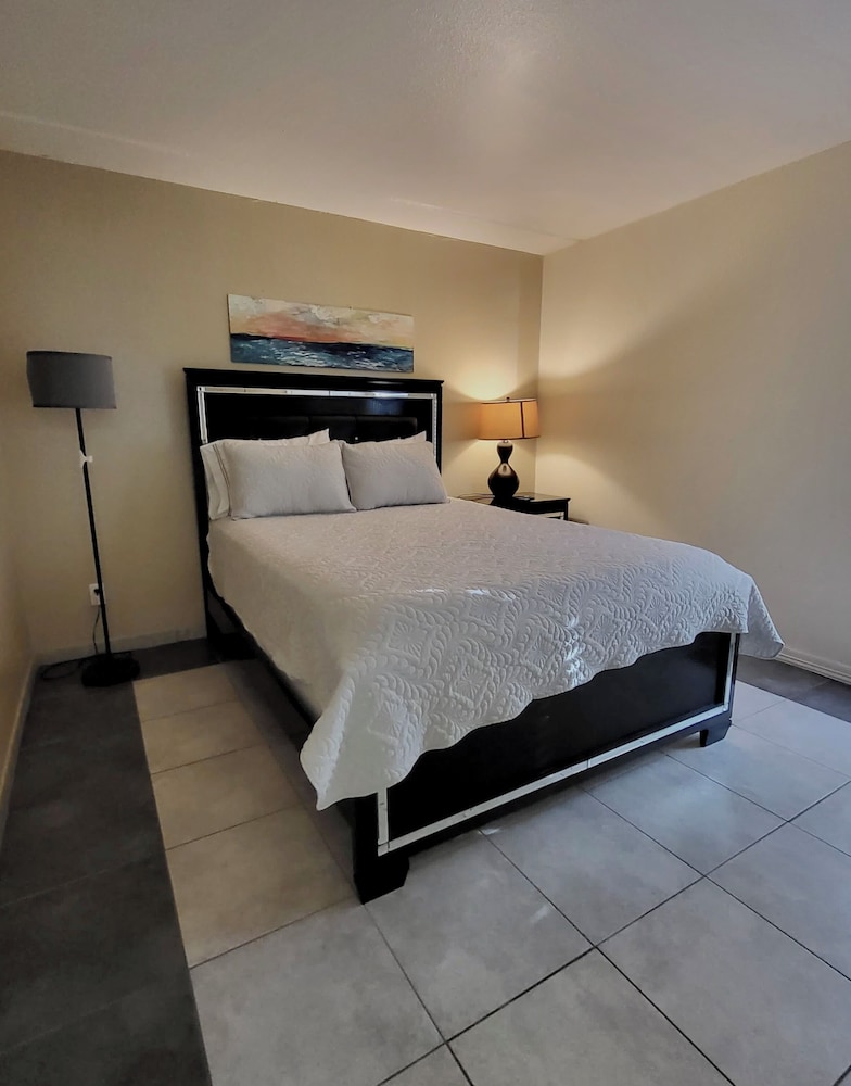 Charming 2-bedroom apartment in South Padre Island with nearby beach ...