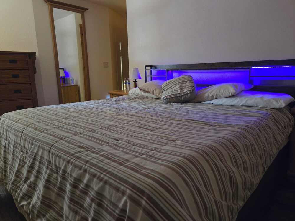 Home away from Home EXTENDED STAY - Spacious 2-Bedroom 2 Bath apartment ...