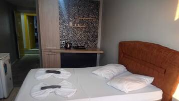 Quarto Clássico com Cama de Casal | Wi-fi grátis