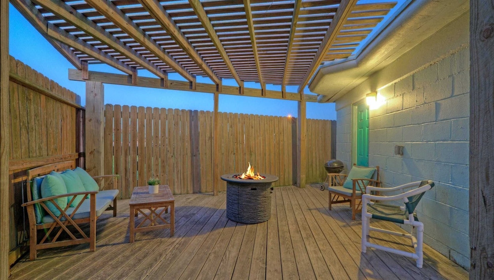 Walk To Shops, Near Dining & Beach Central Port A Location Casa Coconut By Avantstay - Port Aransas, TX