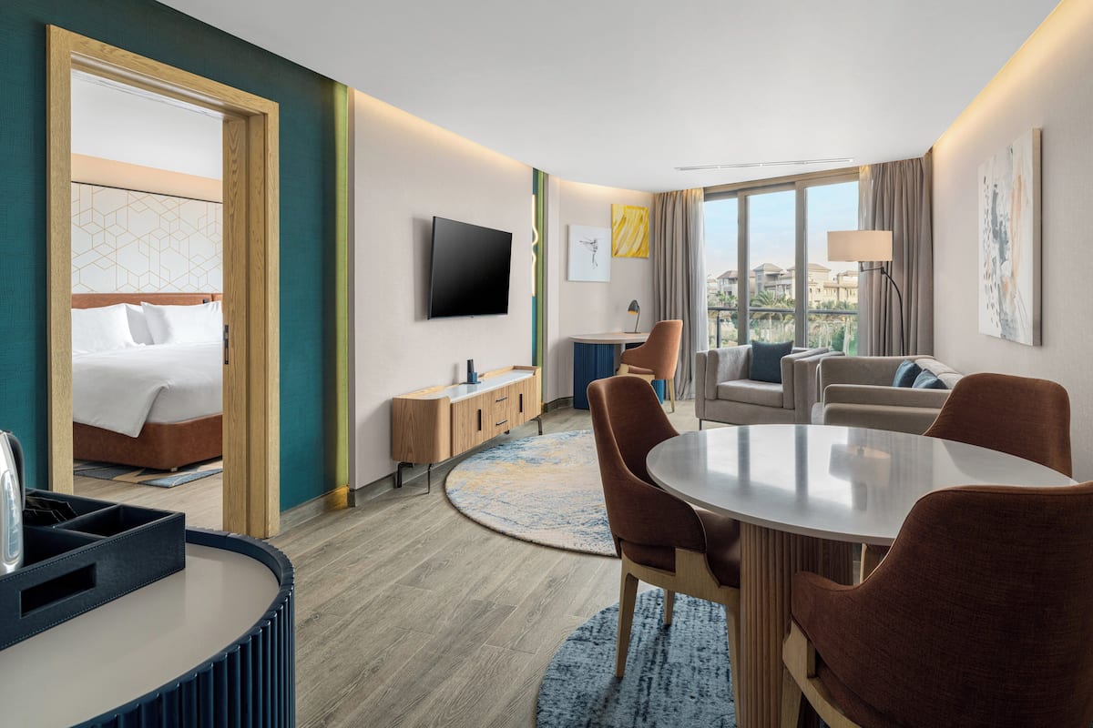 Suite, 1 quarto | Lençóis de algodão egípcio, roupa de alta qualidade