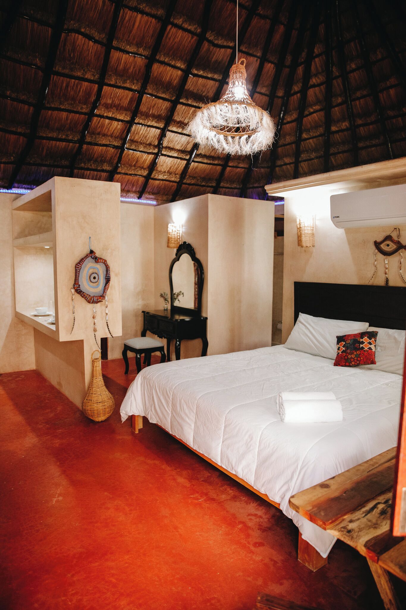 Bangalô luxo, vista para a piscina | Frigobar, cofres nos quartos, Wi-Fi de cortesia, roupa de cama