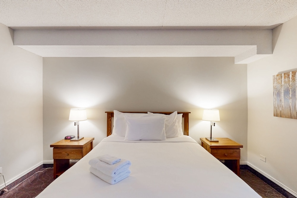 Inviting slopeside condo with fireplace, fast Wi-Fi & walk-to-lift ...