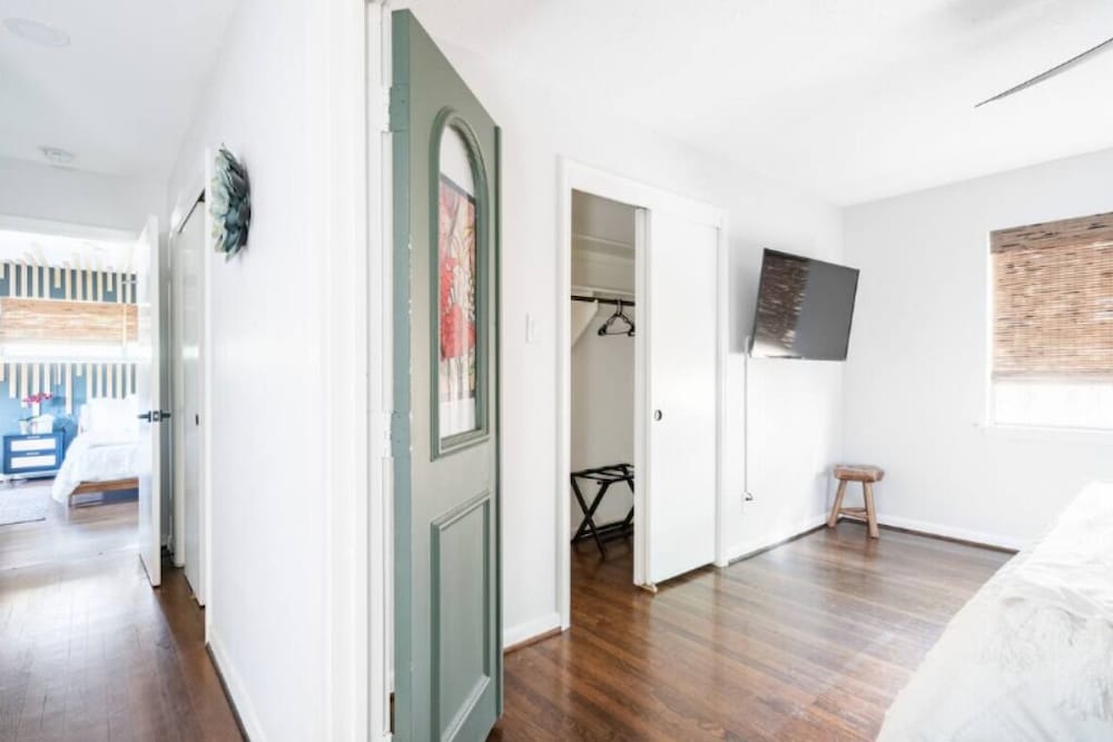 Hummingbird Reviews, Deals & Photos 2025 - Vrbo