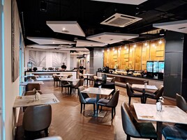 Café da manhã com buffet todos os dias mediante uma taxa