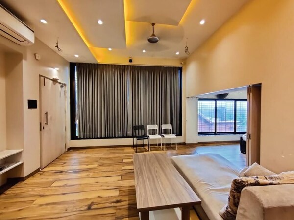 Lazy Moose Villa - Mumbai