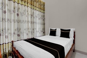 Quarto casal luxo | Wi-Fi de cortesia, roupa de cama