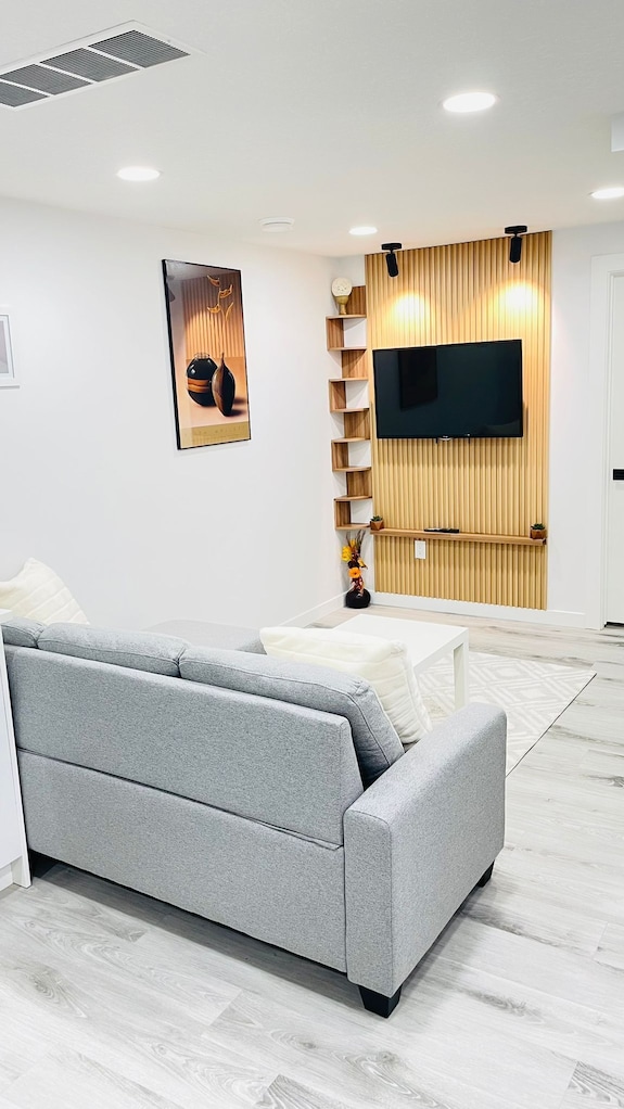 Stylish Kinglet Gardens Stay Near Big Lake, Lois Hole Park & West Edmonton Mall - Galaxyland Powered by Hasbro