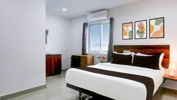 Cofre no quarto, secretária