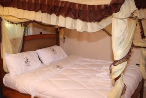 Quarto solteiro luxo | Wi-Fi de cortesia, roupa de cama