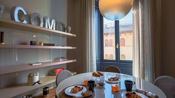 Apartamento, Vista para a cidade | Roupa de alta qualidade, edredões de penas, ferro/tábua de engomar