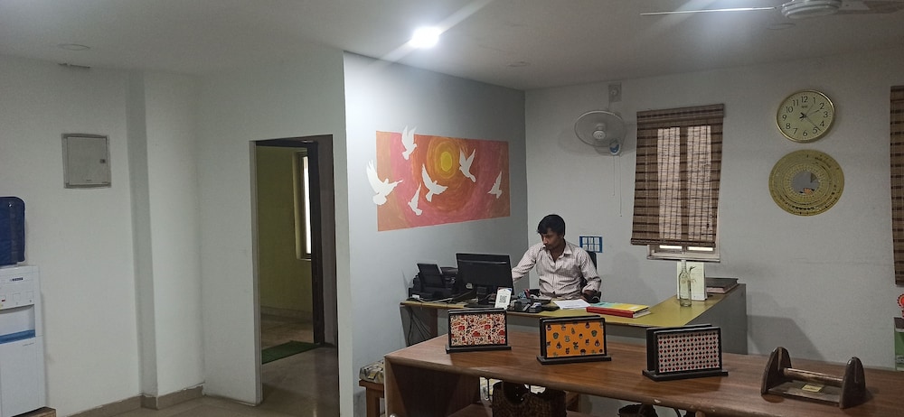 Travelers Hostel - Guwahati