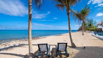 Apartamento, 2 quartos, sacada, vista para o jardim | Piscina | Piscina externa