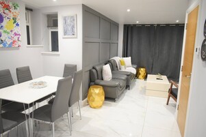 Casa, 5 quartos, para fumantes | Sala de estar