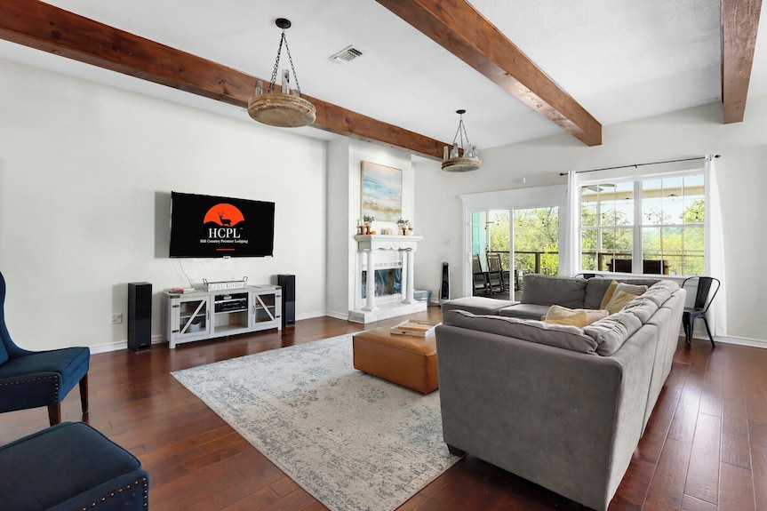 Luxury Hill Country Home W/ Pool, Game Room & Views - Canyon Lake, TX