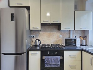Apartamento Clássico, varanda, vista para o pátio | Cozinha privada | Uma chaleira elétrica 