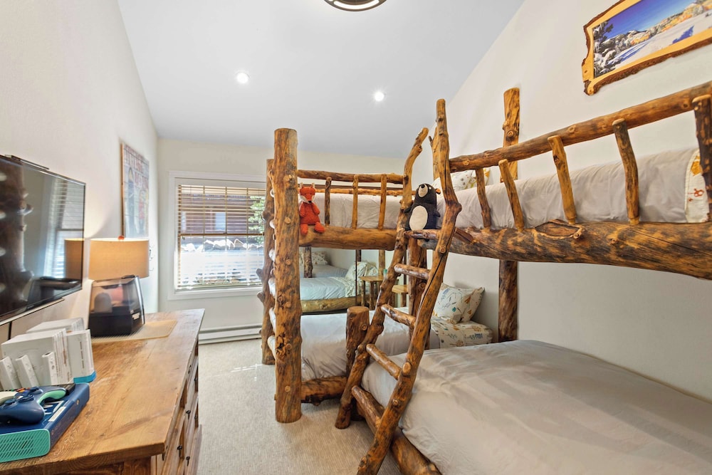 Luxury 3BR/3BA Condo Steps from Canyon Lodge Lift Reviews, Deals ...