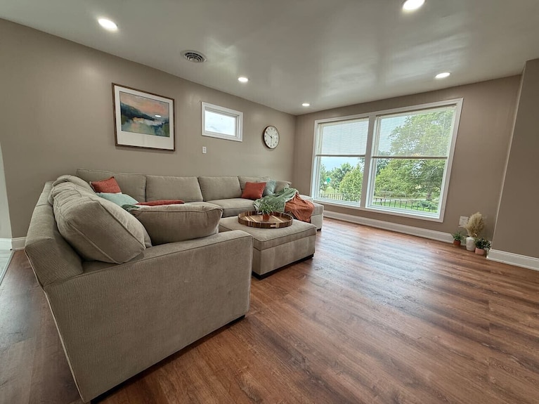 *Riverview*walk To Falls*newly Renovated*4 Bdrms* - Niagara Falls, NY