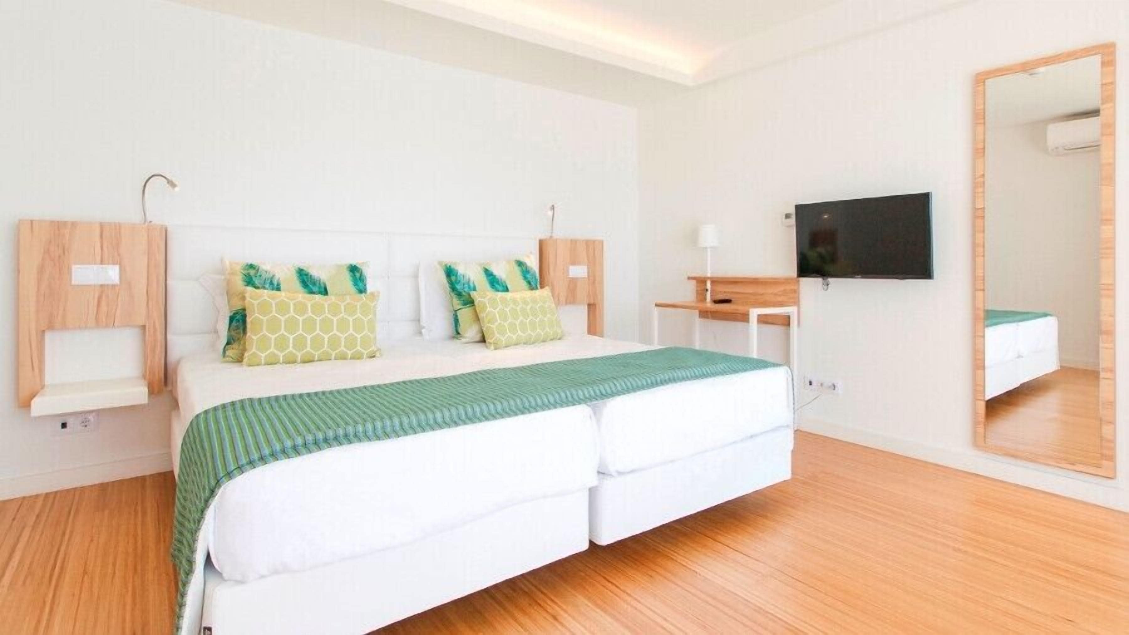 Apartamento Standard, 2 quartos | Cofre no quarto, ferro/tábua de engomar 