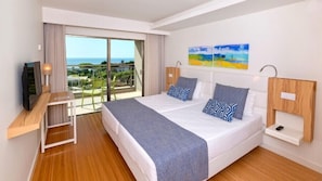 Apartamento Superior, 2 quartos, vista para o mar | Cofre no quarto, ferro/tábua de engomar