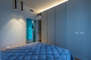 Apartamento, 1 cama Queen e sofá-cama, sacada | Ferros/tábuas de passar roupa, Wi-Fi de cortesia