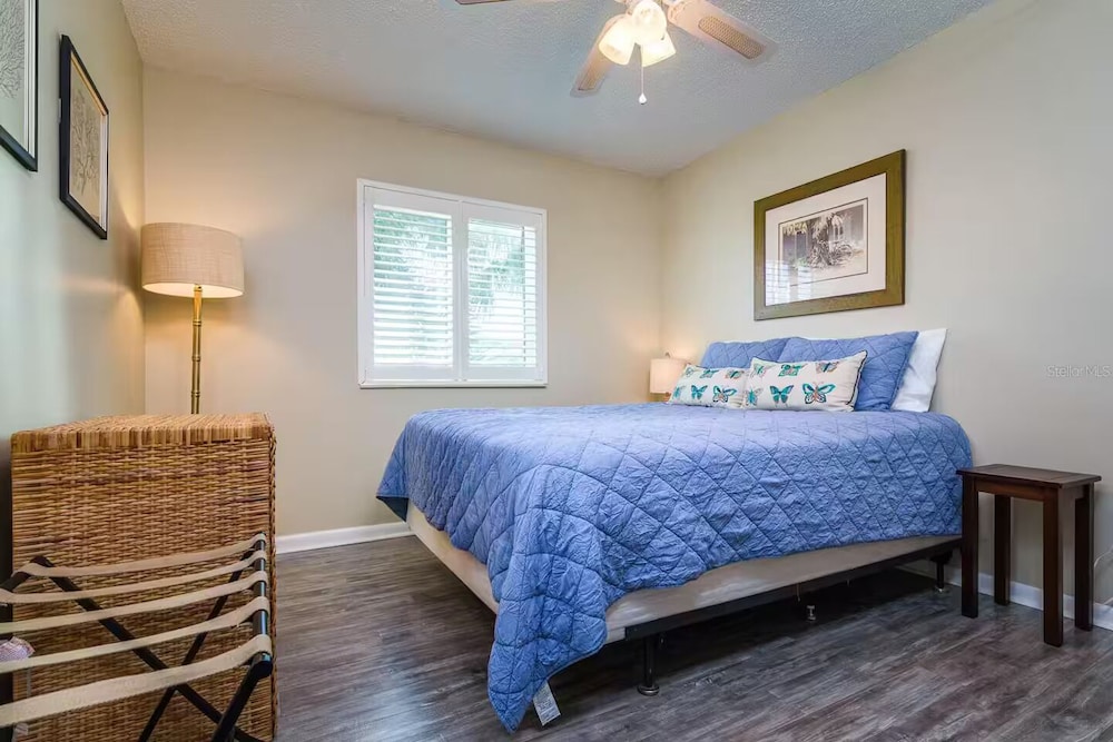 Beautiful Beach Condo. Beach Access Few Steps Away. 2Bed/2Bath ...