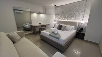 Cofre no quarto, secretária