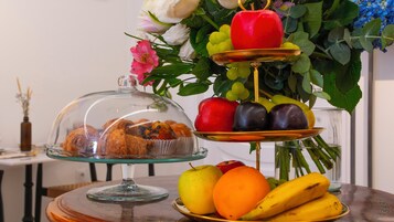 Pequeno-almoço tipo buffet diário mediante uma taxa 