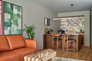 Suite, 1 cama king-size (Apartment) | Cozinha privada | Uma cafeteira/bule, uma chaleira elétrica