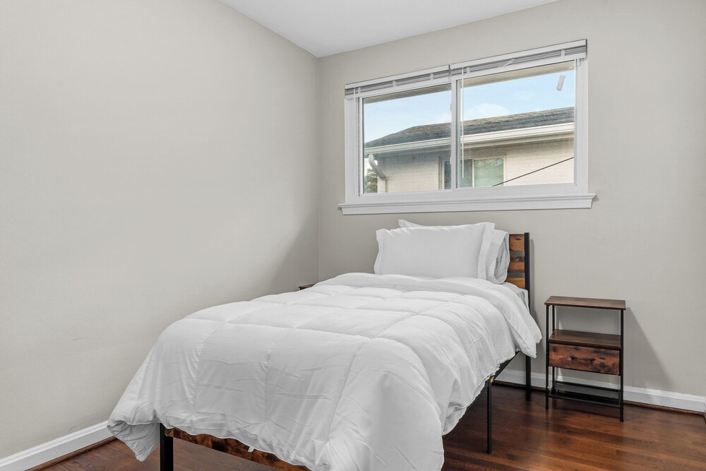 Modern & Peaceful 3BR Home - Near DC & UMD - Walk to Metro & Arts ...