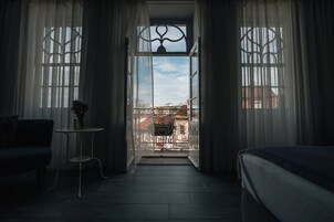 Quarto Duplo ou Twin Deluxe, varanda, Vista para a cidade | Wi-fi grátis 