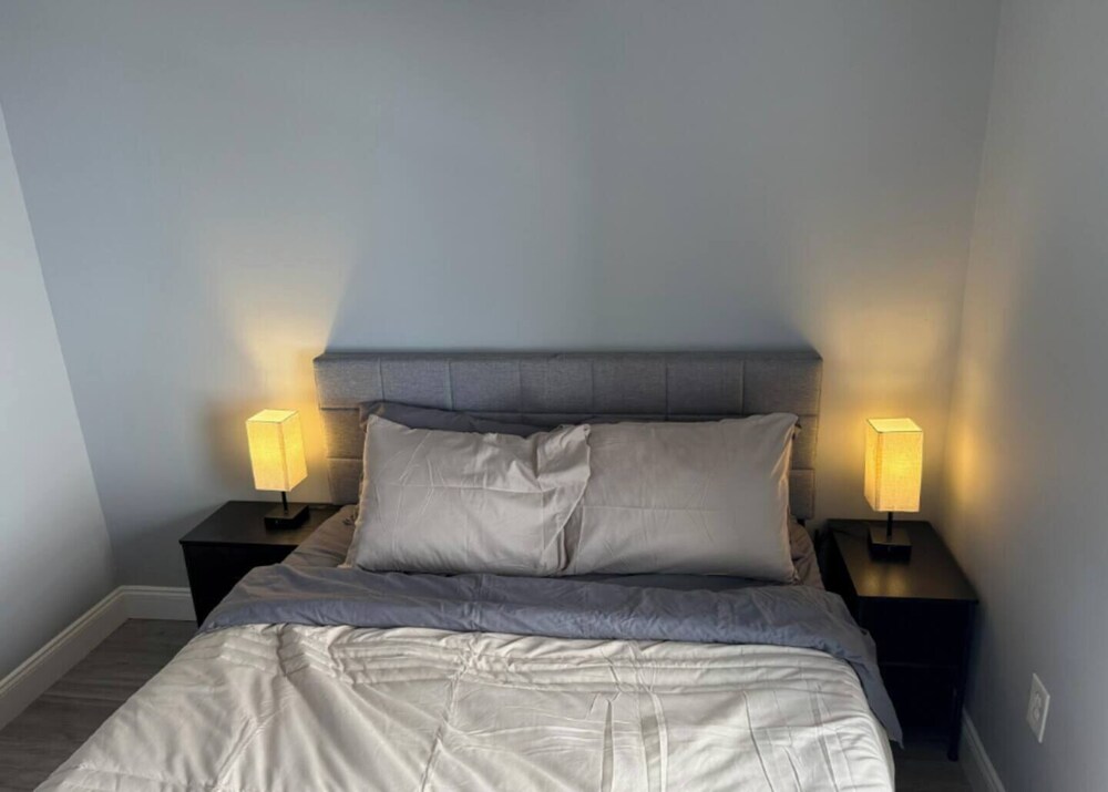 Top level of home near Capitol Hill/RFK sleeps 8 Reviews, Deals ...