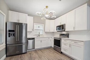 Top level of home near Capitol Hill/RFK sleeps 8 Reviews, Deals ...