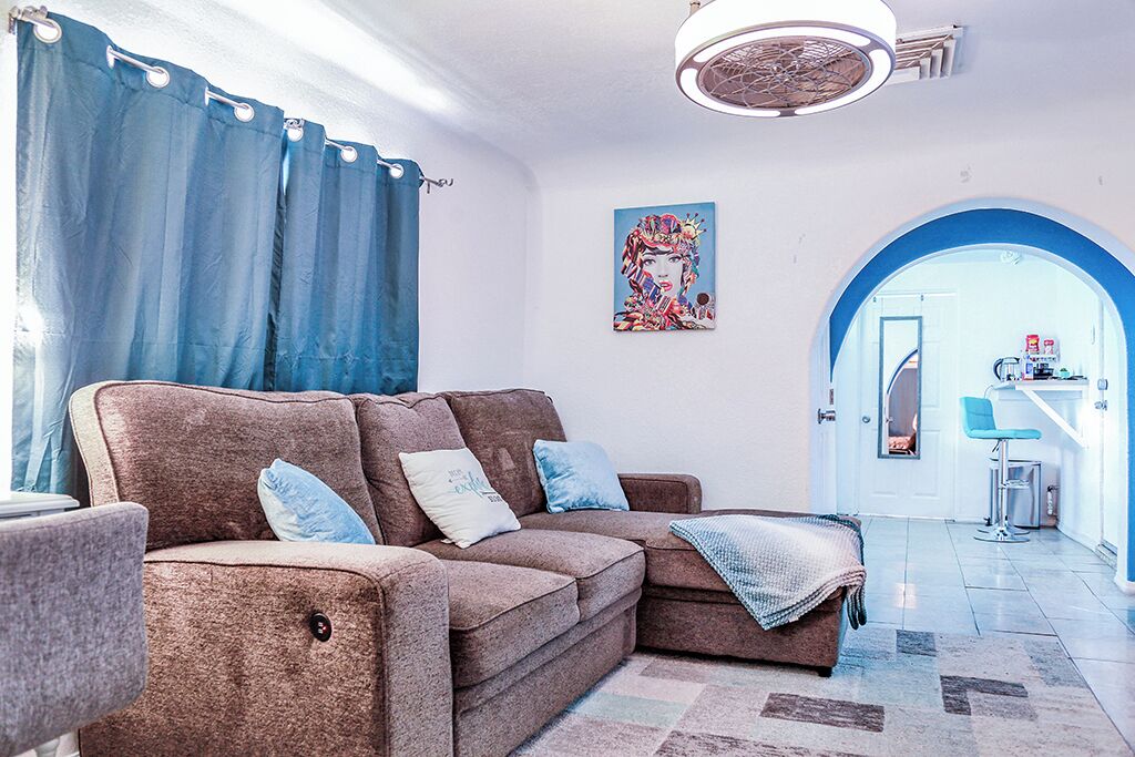 Studio 420 Fast Wifi! Minutes From Downtown - Albuquerque, NM