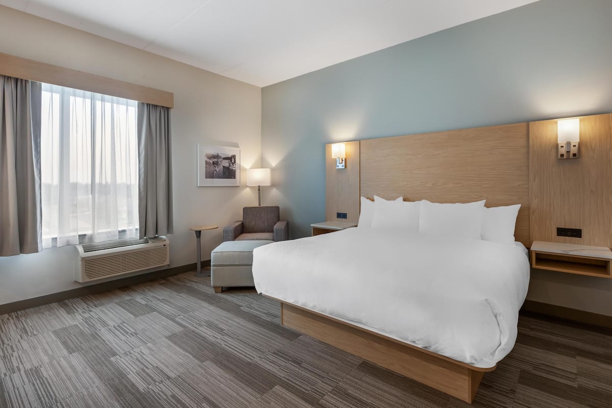 Quarto Standard, 1 cama king-size, acessível, não fumadores | Roupa hipoalergénica, secretária, cortinas/cortinados opacos