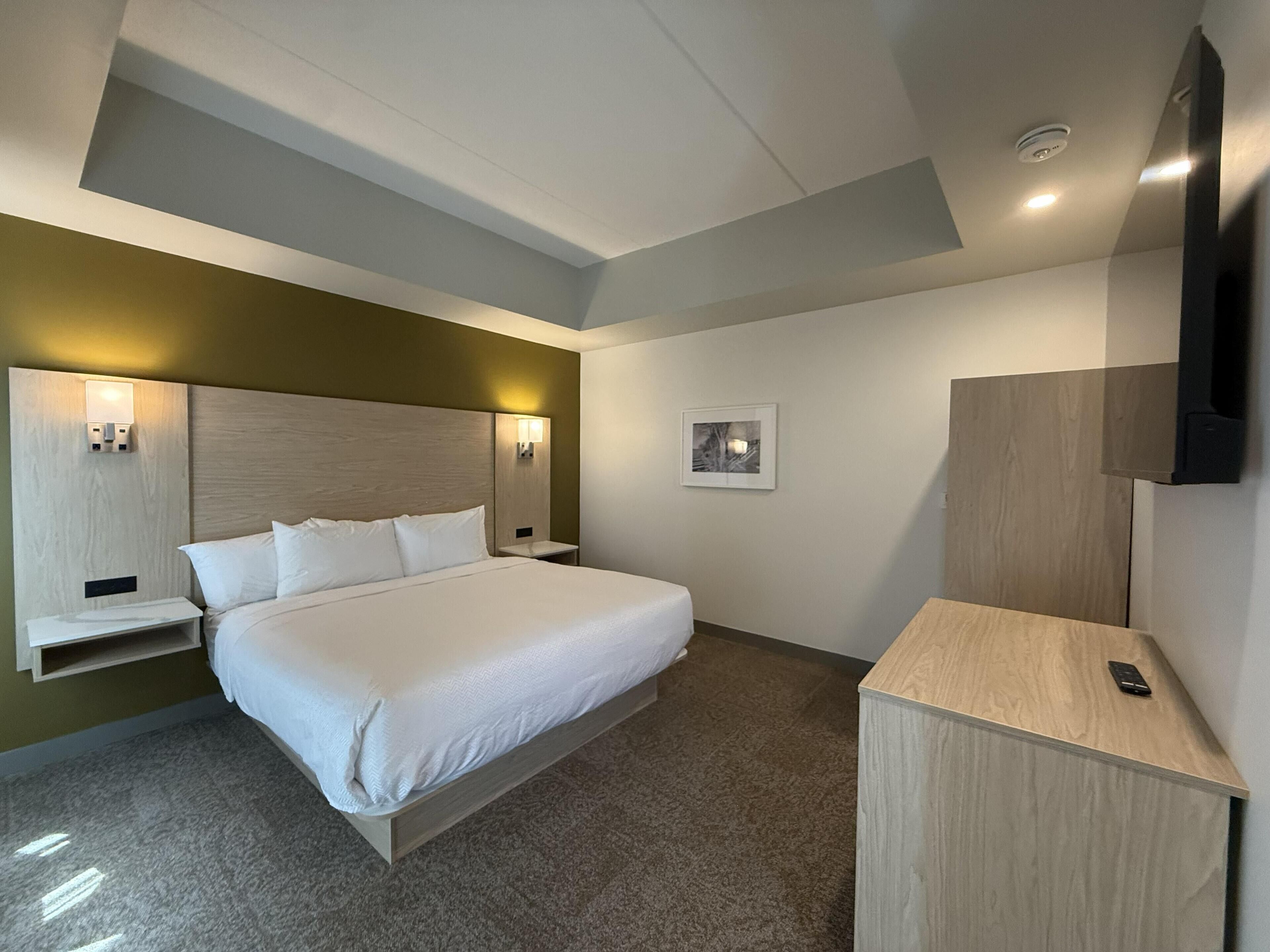 Suite, 1 cama king-size, não fumadores, cozinha (with Sofabed, Full Kitchen) | Roupa hipoalergénica, secretária, cortinas/cortinados opacos 