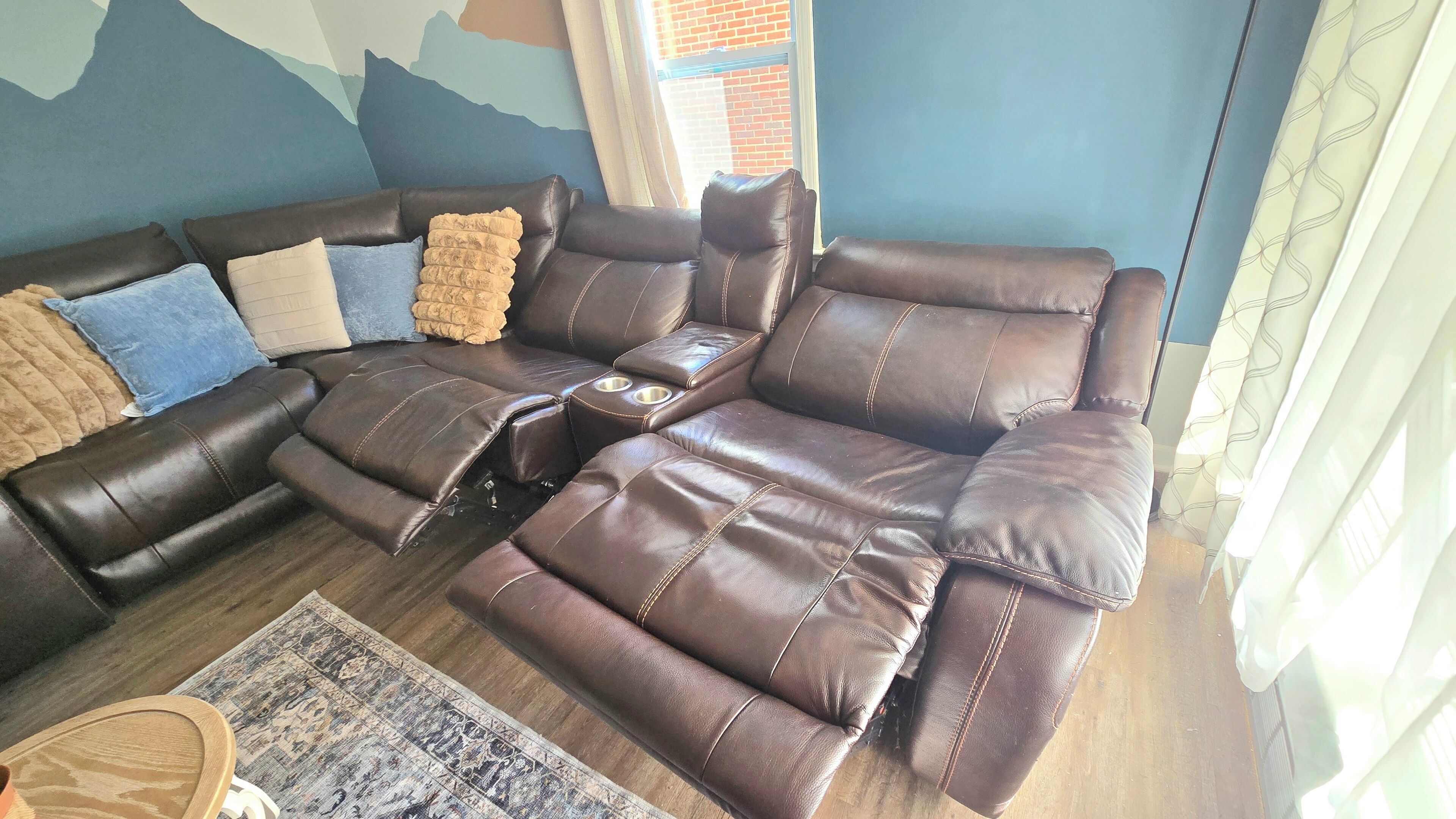 Delightful 5-bedroom House With Free Two- Car Garage Parking. - Northfield, OH