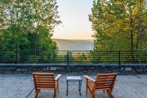 Suíte superluxo, varanda, vista para o jardim | Fachada