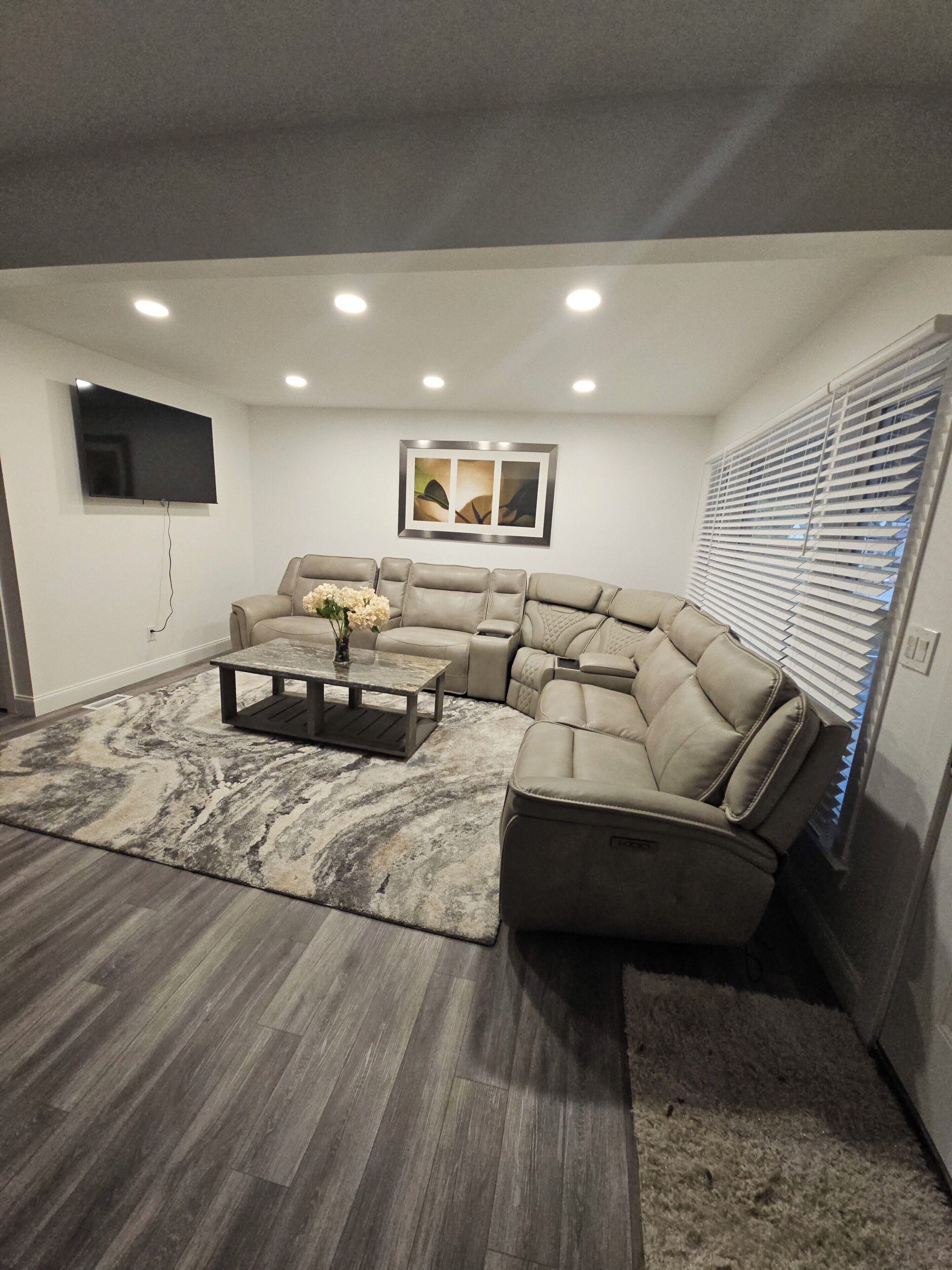 Telle Estate - A Stylish & Fully Renovated 4-bedroom Home Away From Home. - Dearborn, MI