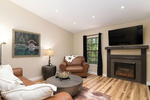 Woodland Escape at Table Rock Lake - SDC and Lake Nearby!! Reviews ...