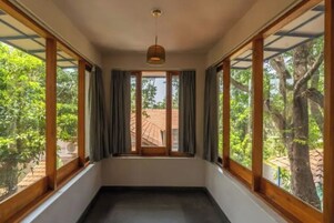 Bed in 10 Bed Mixed Dormitory with Pool View | Vista do quarto